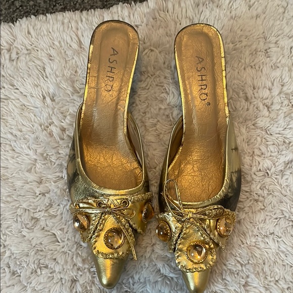 Ashro | Shoes | Ashro Gold Womens Shoes | Poshmark